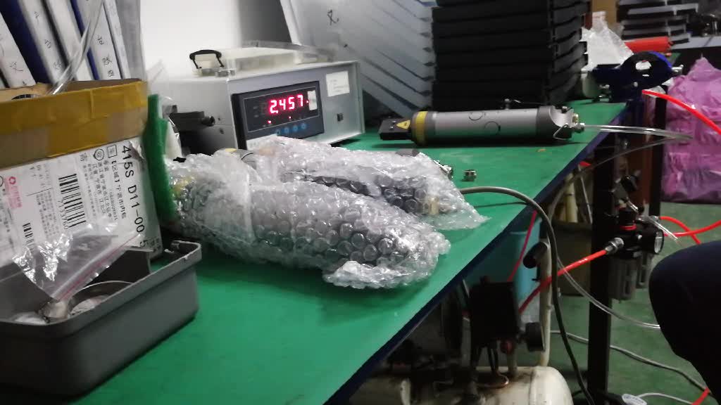 每一把气动卡箍钳出厂,都经过专用设备严格测试。才能出厂。对客