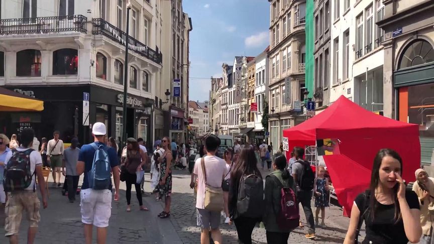 看看欧洲布鲁塞尔比利时老城区,建筑规模相当于中国的那个城市?