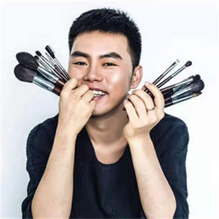 影视化妆师纪华