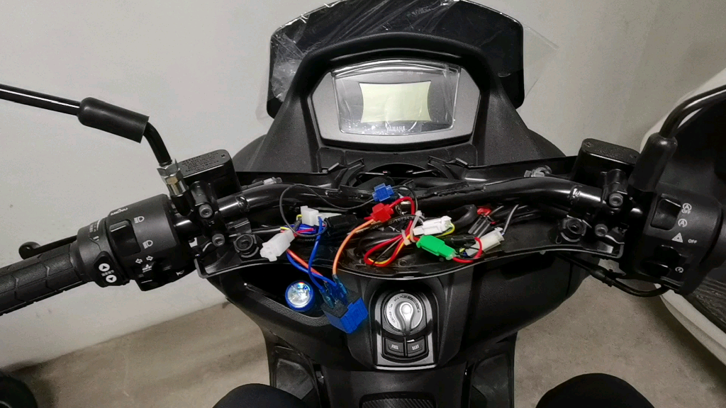 雅马哈NMAX155 20款大贸版原车menu键DIY改超车灯开关