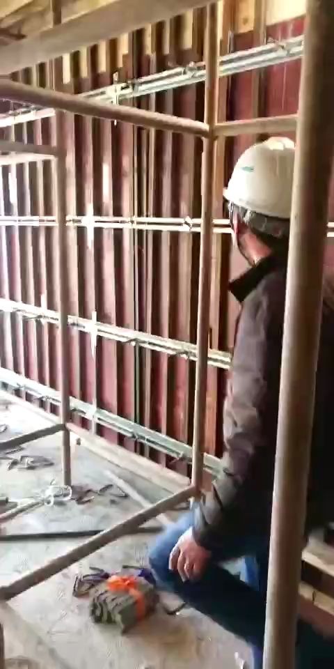 新型钢背楞墙体支撑支模效果