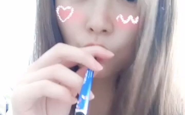 姐抽的不是提神能量棒,更不是电子烟,而是寂寞!