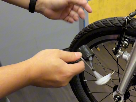 2. 打气筒使用教学 | 如何给自行车轮胎充气?