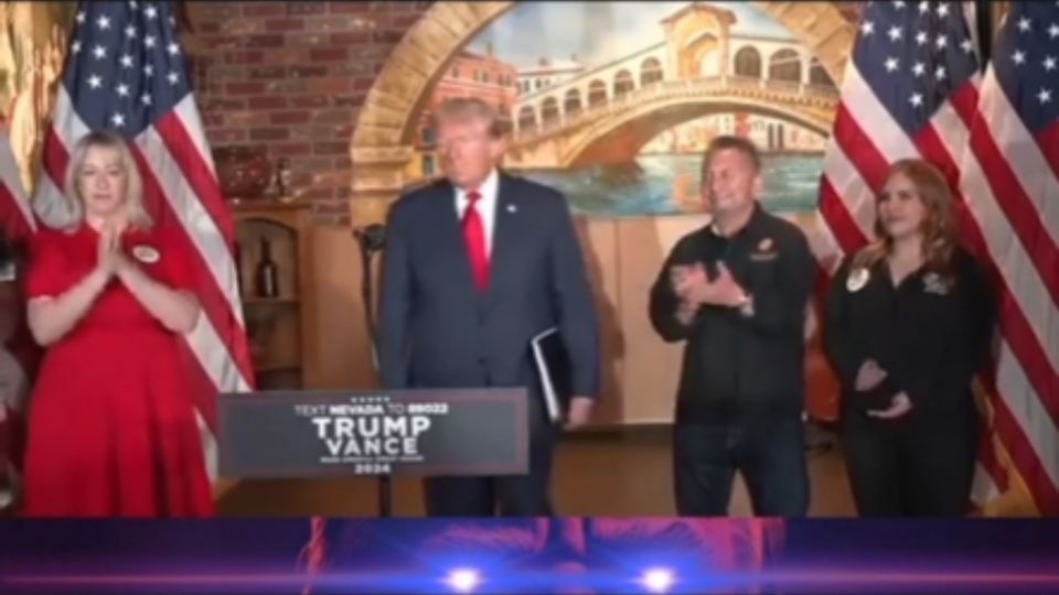 ...在拉斯维加斯发表简短讲话,主打小费不收税,加州走的人比来的人还少