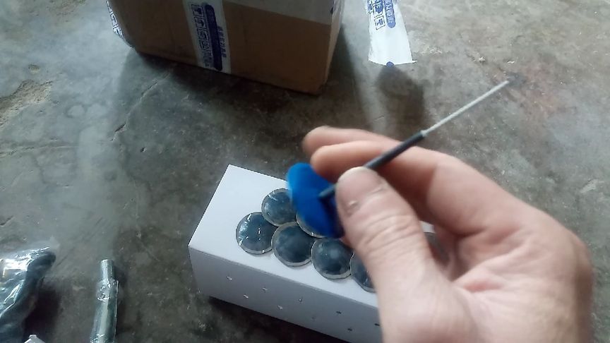 网购的汽车补胎配件已经到货,质量、价格比较公道。