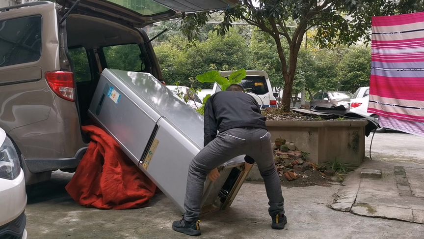 美的冰箱显示代码H,小故障,维修好了就给美女客户送去