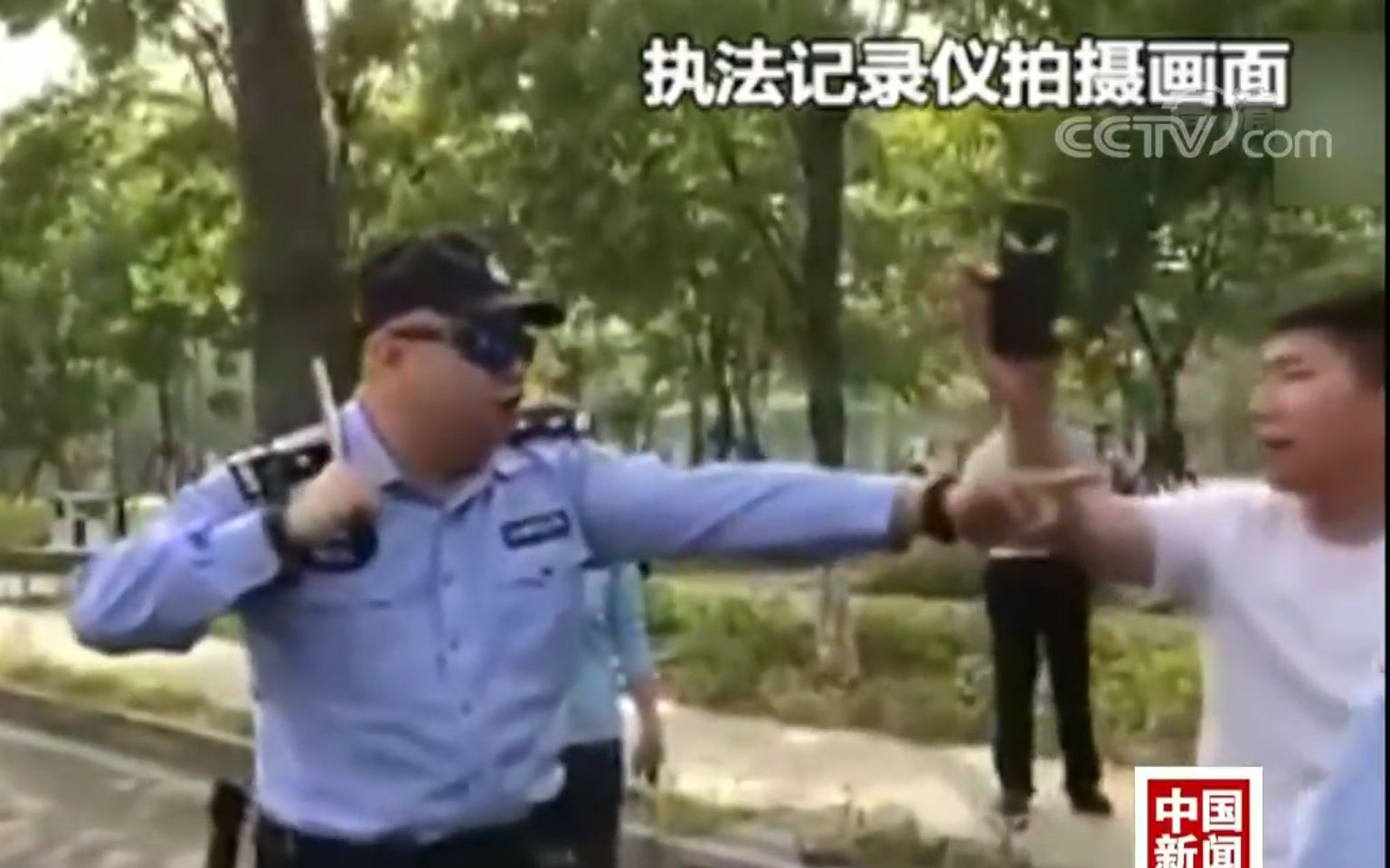 执法引关注 上海警察执法视频获赞