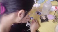 白底照片手动变蓝底,果然还是女大学生的脑子灵活