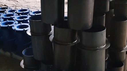 柔性防水套管采用了碳钢作为主要的原材料进行生产制造