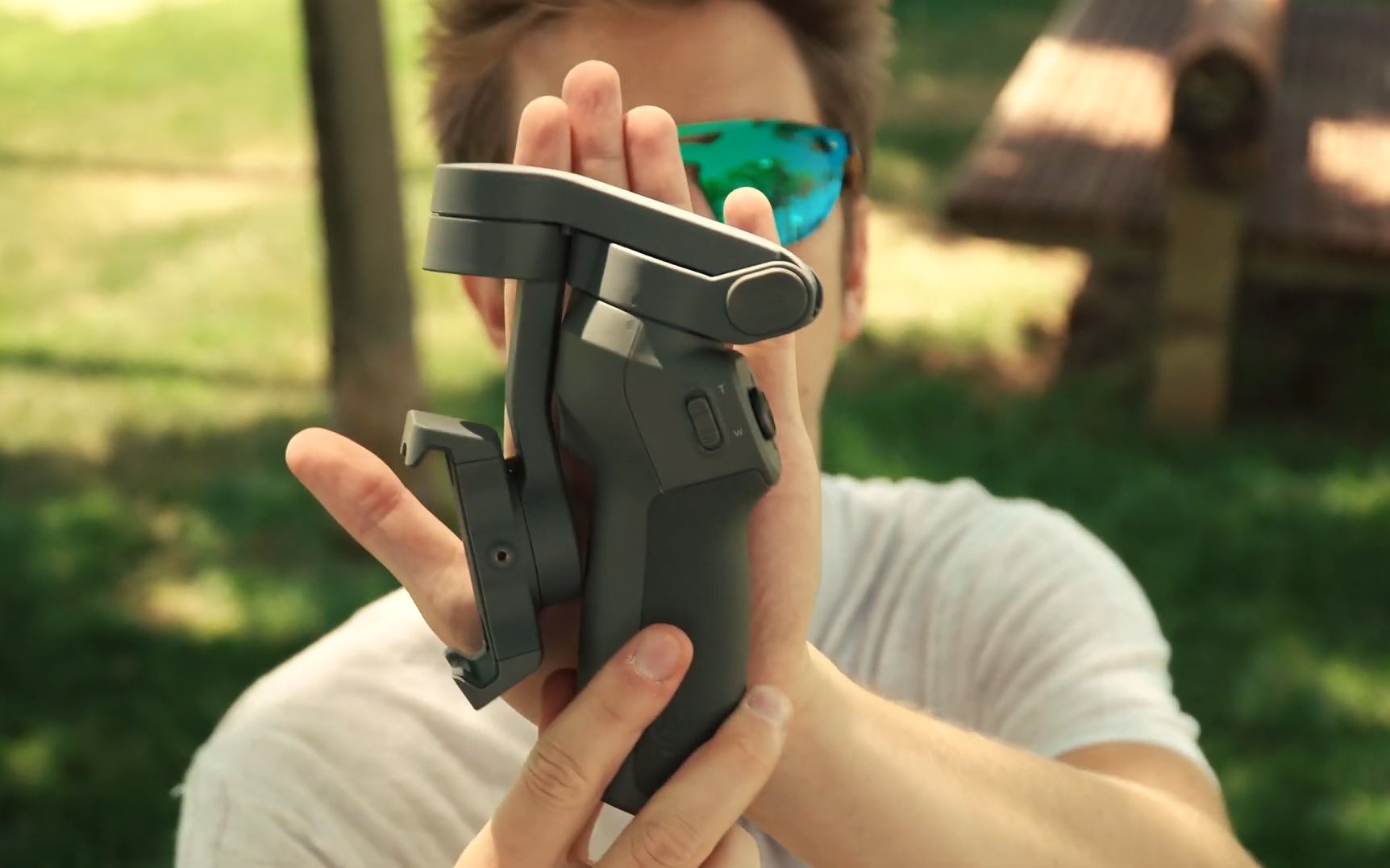 【科技瘾力】手掌大小的手机稳定器,大疆发布了一台