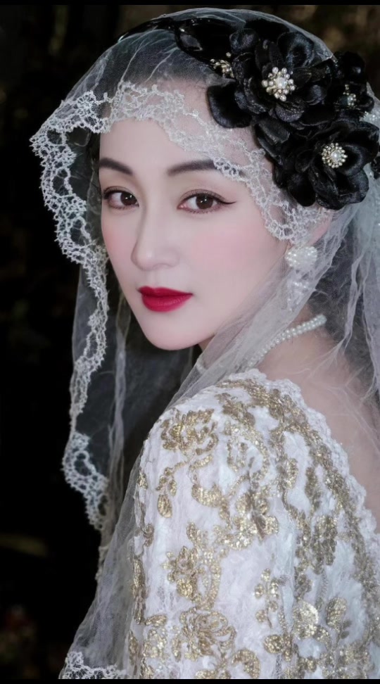 #AI蕾丝花饰照 #抖音ai创作