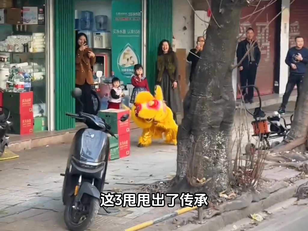 舞狮女孩爆红网络,低头三甩让无数人泪目