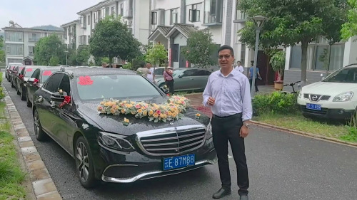 主婚车座次安排,一定要告诉村里的摄像不要安排第三个人挤着坐