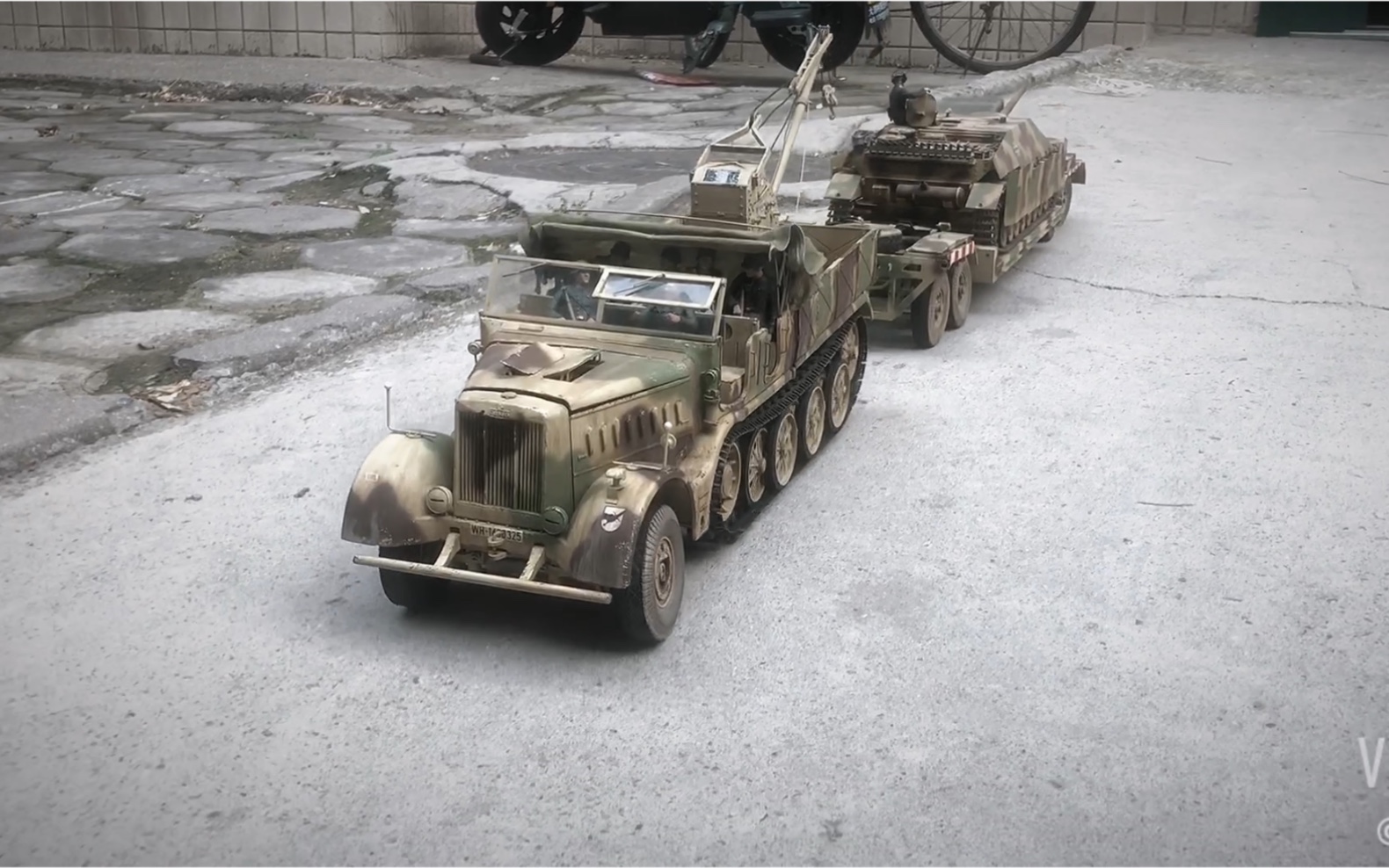 1/16RC德国FAMO18吨坦克拖车,再沉点就真拖不动了