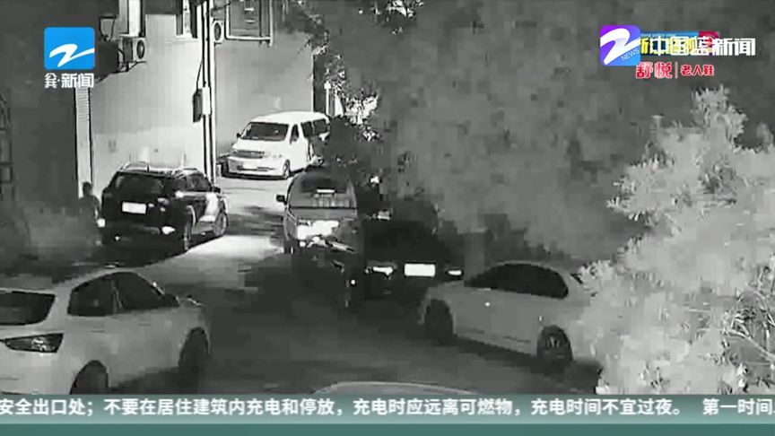 车子自动落锁打不开 小偷一拉车门却开了