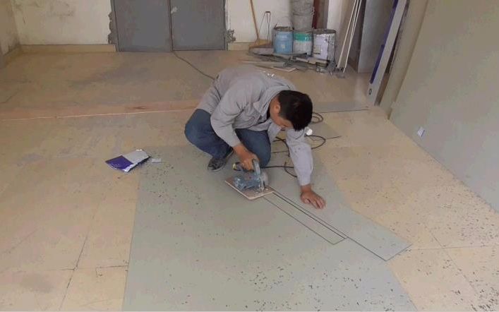 装修木工师傅用这种锯片给铝塑板刨槽,速度居然比修边机快几倍