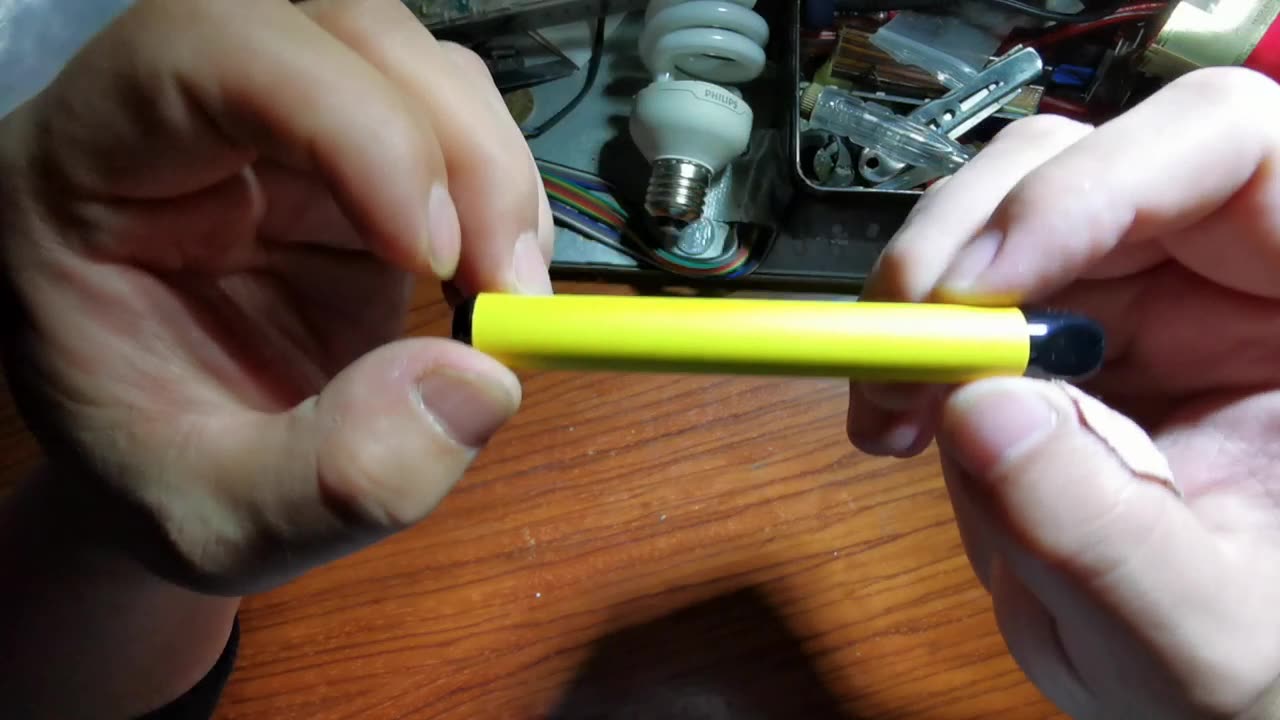 【拆物榔头】拆解一次性电子烟,看看里面都有些啥