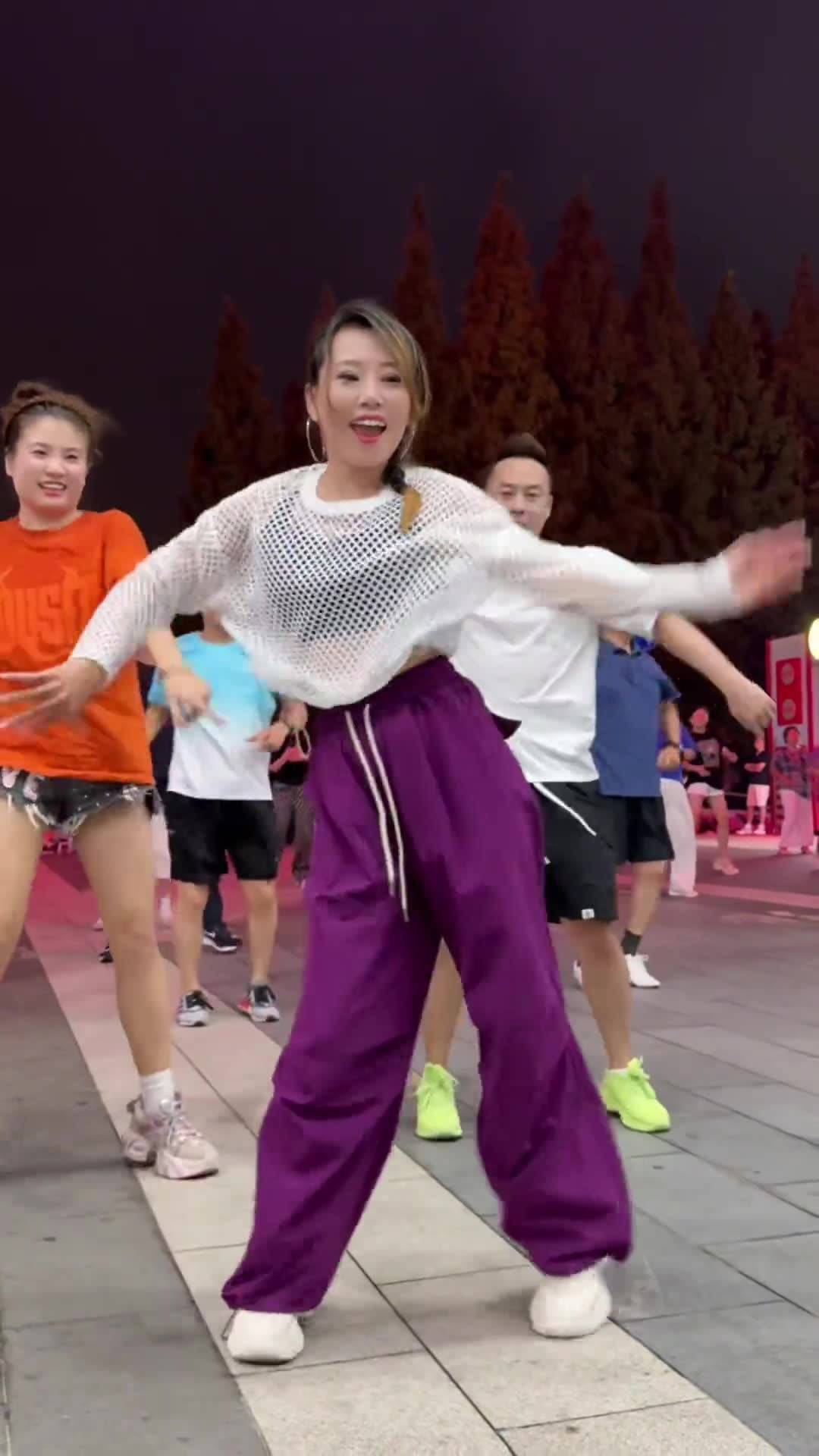 又简单又好看的舞蹈来喽