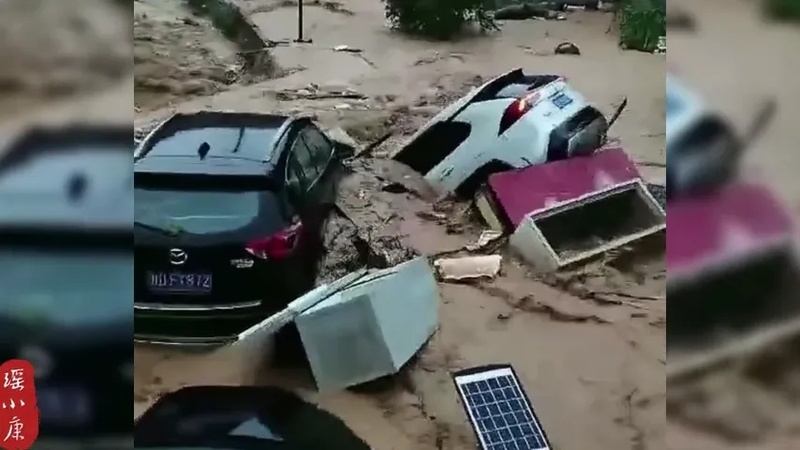 近日广西暴雨,山洪暴发好吓人