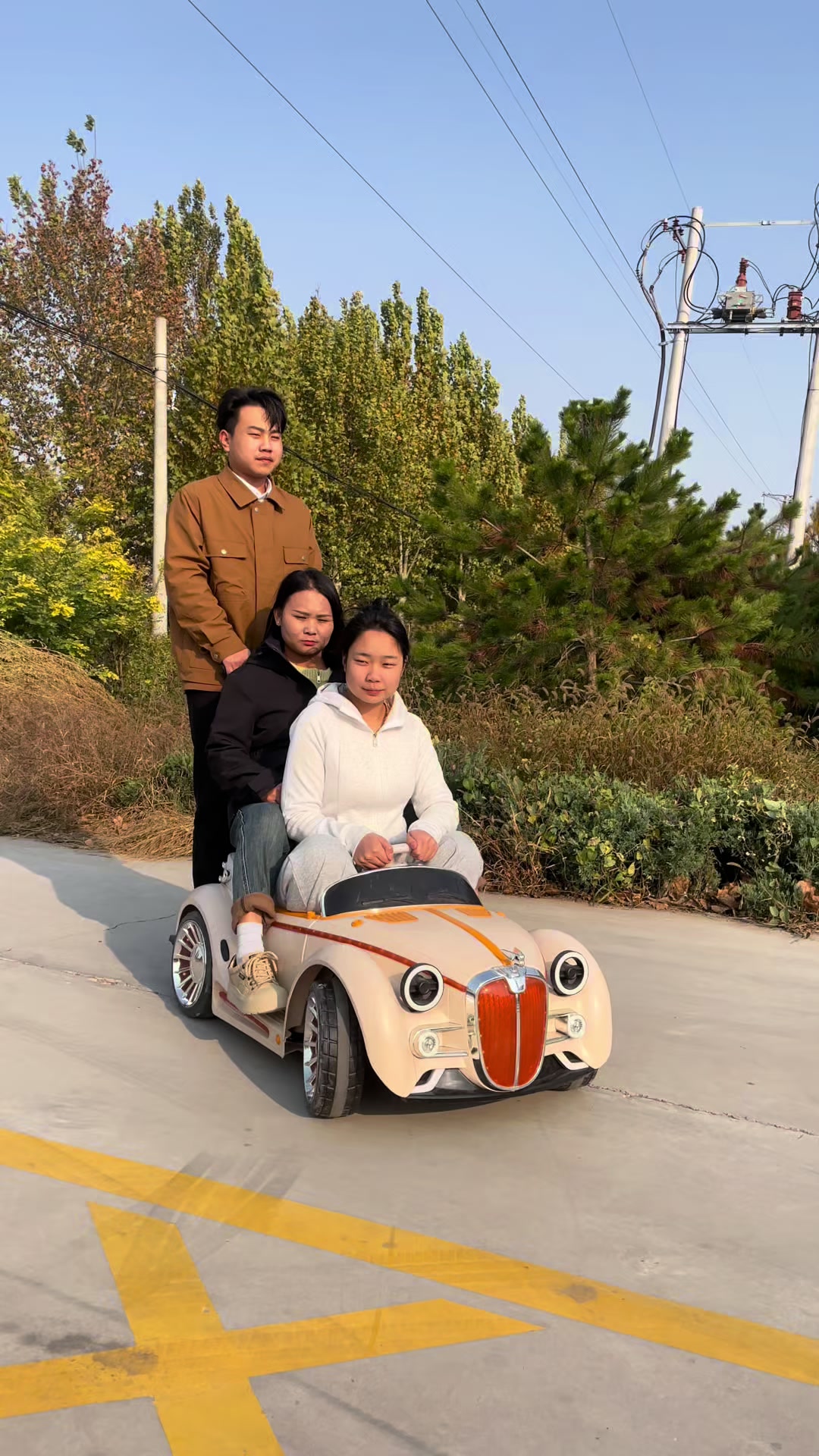 1岁宝宝就能玩的 #儿童电动玩具车 还是一辆#亲子车 ,颜值高质感好,能...