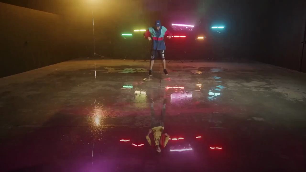 如何用Pr做出《Rain On Me》同款倒影转场