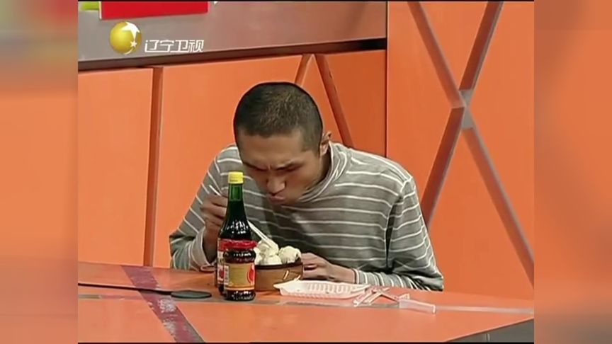 爱笑会议室:张子栋吃包子吃到喷饭,太拼了子栋!