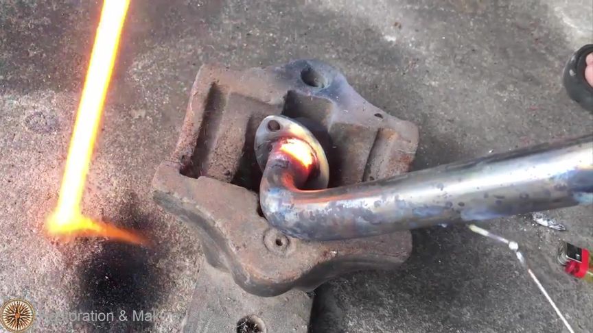 本田摩托车排气管严重损坏 小哥瞬间将它修复