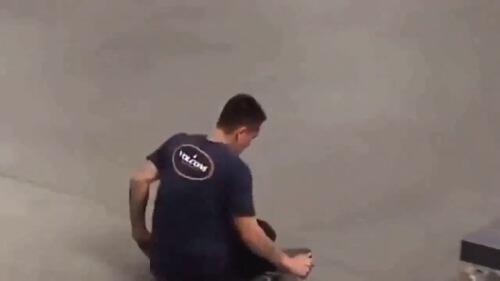 帅哥两条腿都截肢了,却在滑板界玩出了一片天,残疾人也能有出息!