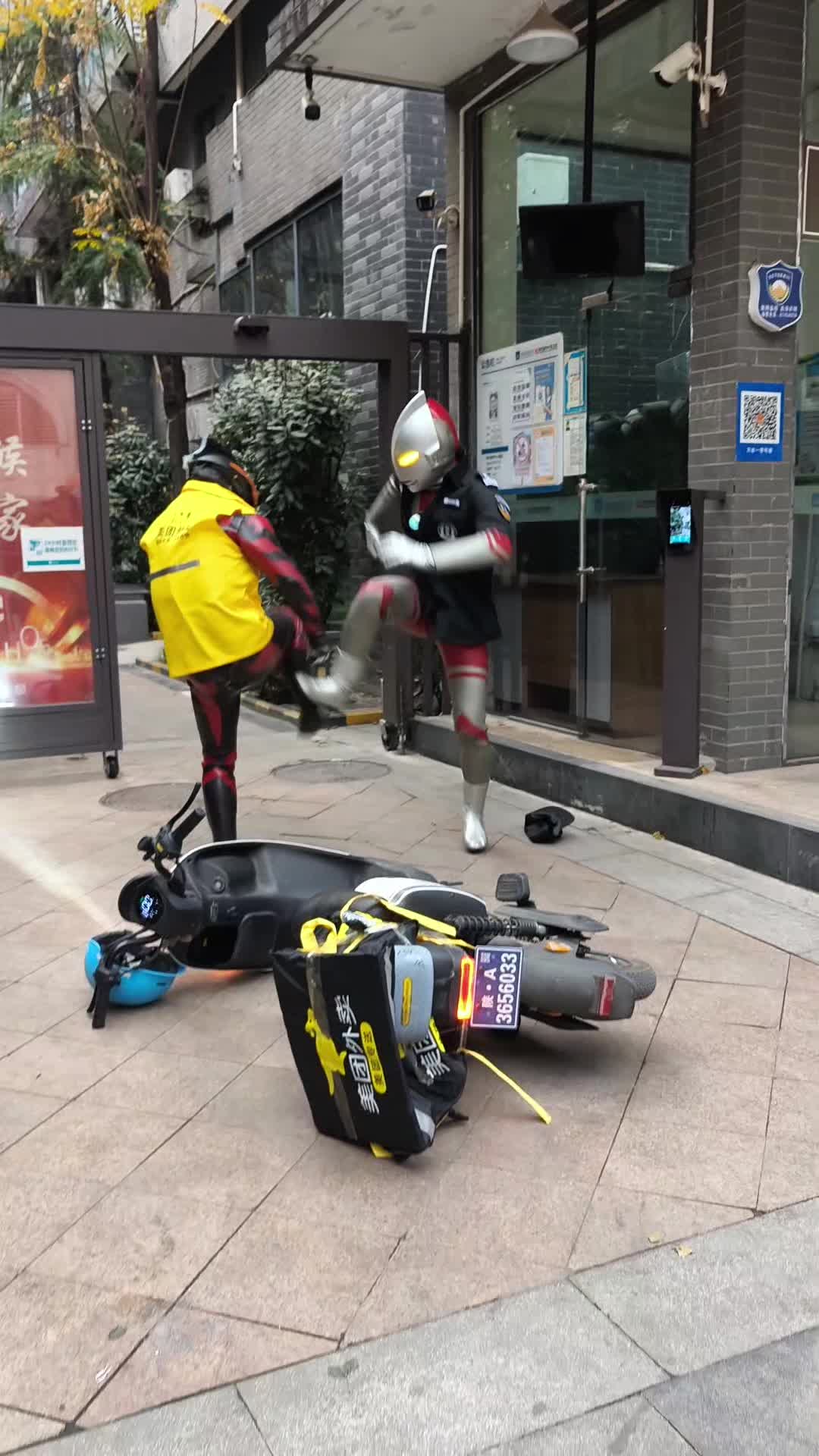 完了,又超时了 #美团骑手 #贝利亚 #送外卖 #初代大战贝利亚