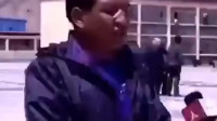 校长接受采访,最后被自己逗笑了