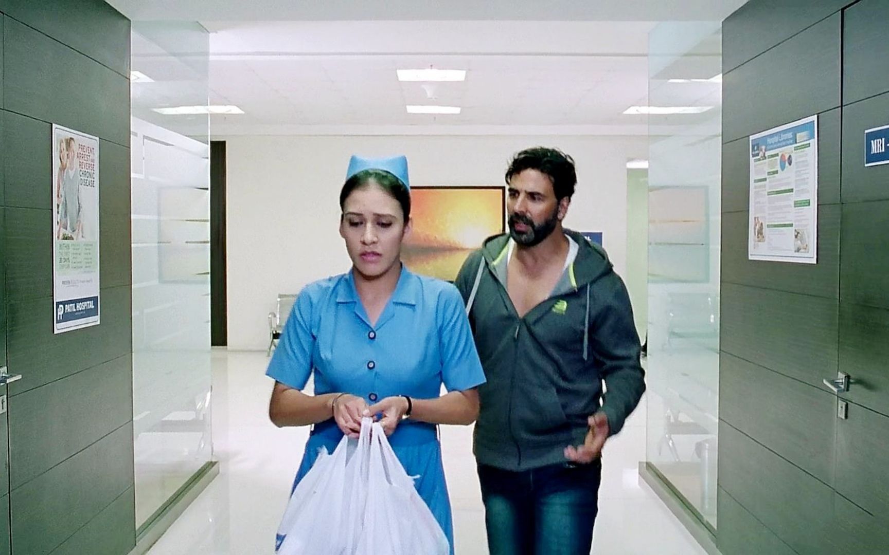 病人家属买来药,护士拿着转了一圈,又把药送回药房