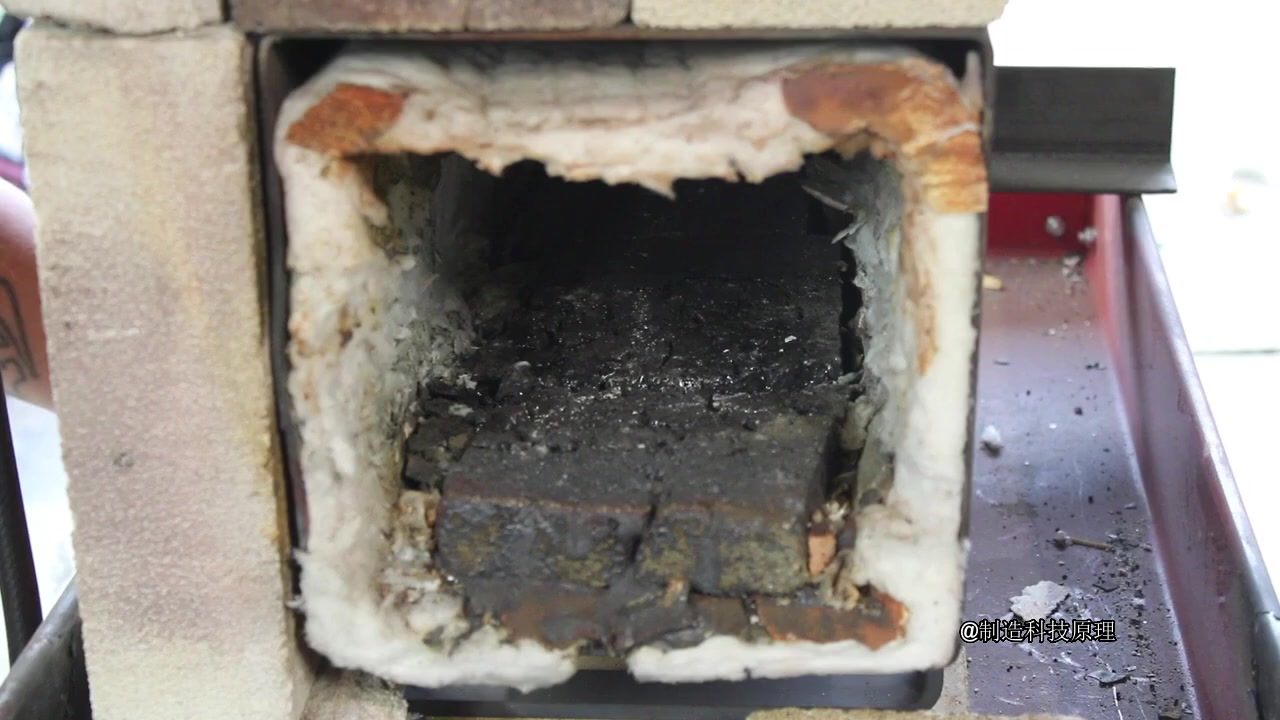 ...解压视频 #铁匠世家 #高频感应加热设备 #自动切管机 #金戒指模具原理