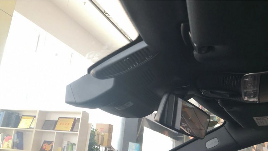 奔驰新S级专用隐藏行车记录仪安装