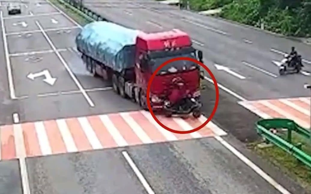 电动车出牌无套路,让人防不胜防!电动车交通事故合集