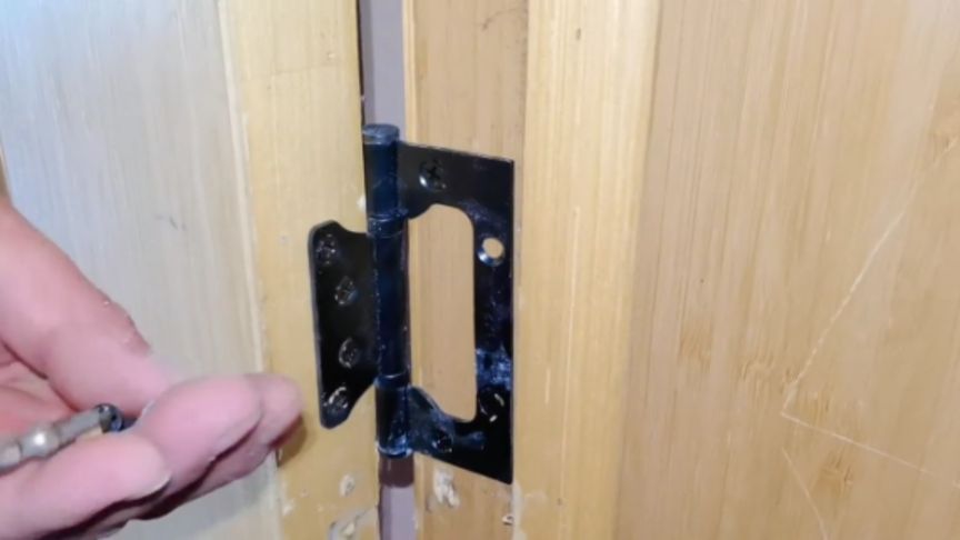 室内木门合叶跟换教程木门倾斜异响跟换合叶都能搞定