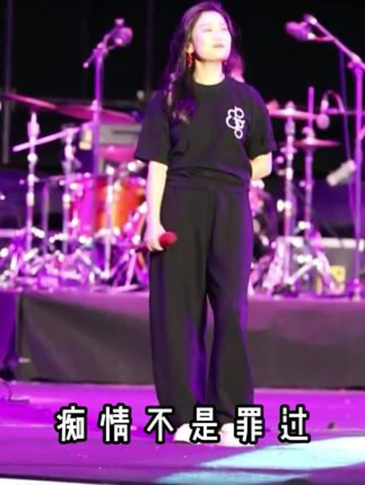 ...合唱一首不落"这就是凤凰传奇的听众#凤凰传奇 #全是爱 #光波计划