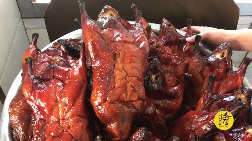 南京火爆烤鸭店,每天只做200只,晚6点前全卖光!来晚买不到