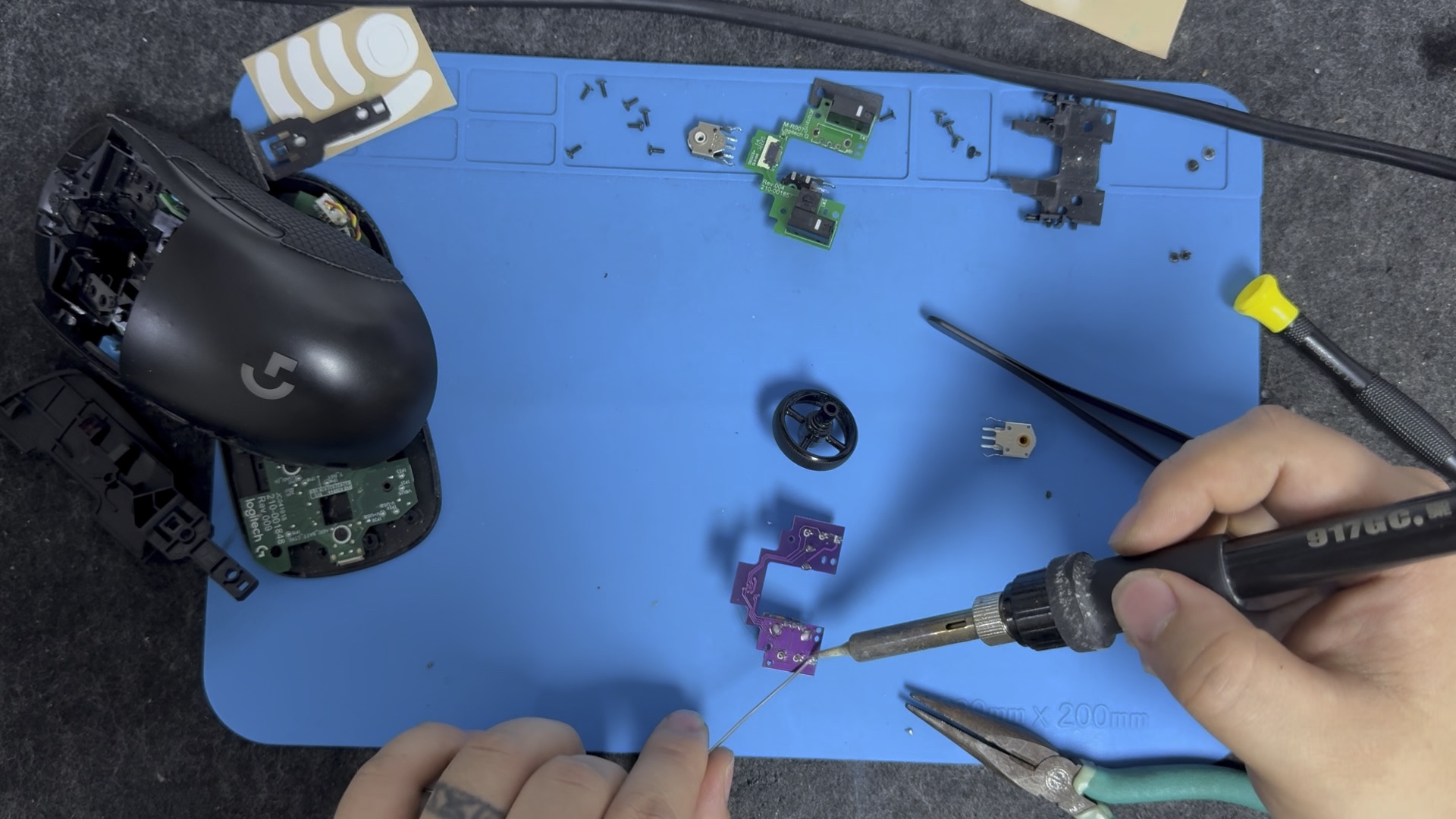 罗技GPW系列鼠标维修 更换微动滚轮编码器 深度清洁 更换外壳专业...