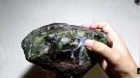 广西小伙4万拿下的会卡翡翠原石,竟开出了堂堂春,为何还眉头紧锁