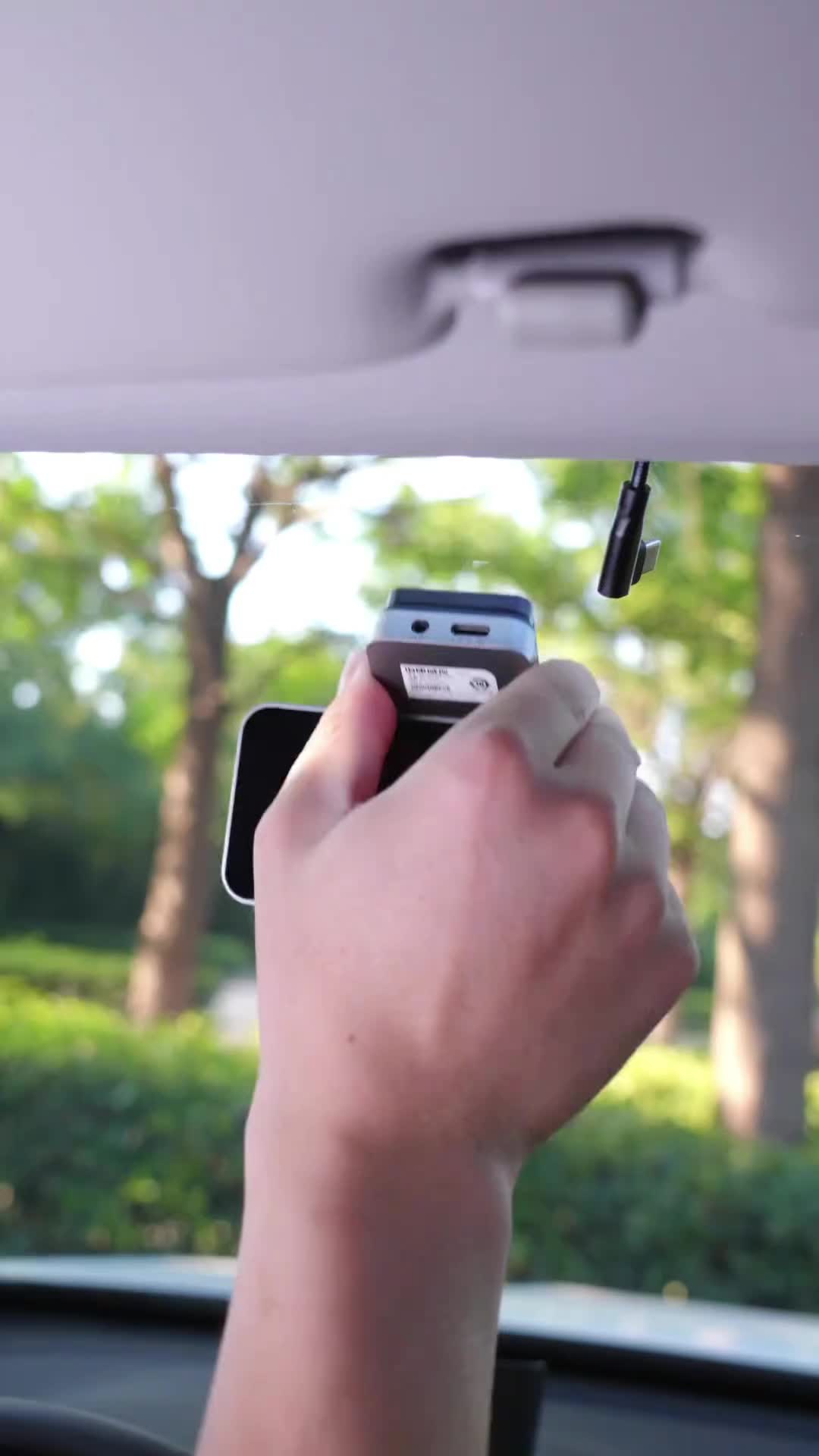 还没装行车记录仪的,一定要试试这款!前后双录+语音声控+倒车影像,全...