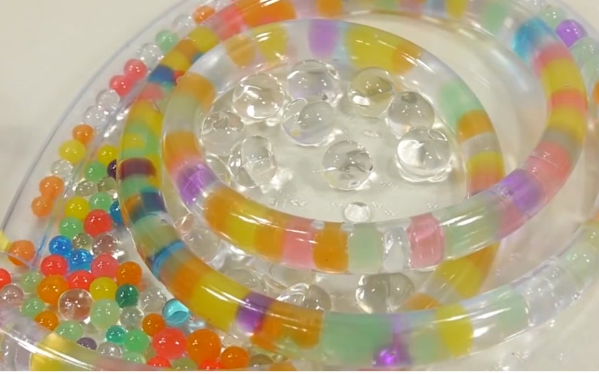 【杏乾兒搬运】狂魔随便玩玩具~第十七集!用水管泡海绵宝宝&自制...