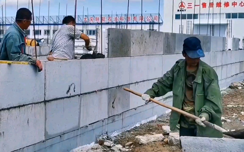 ...堪比一米厚度的红砖墙。建设速度快、综合造价低、抗震防火防鼠害。