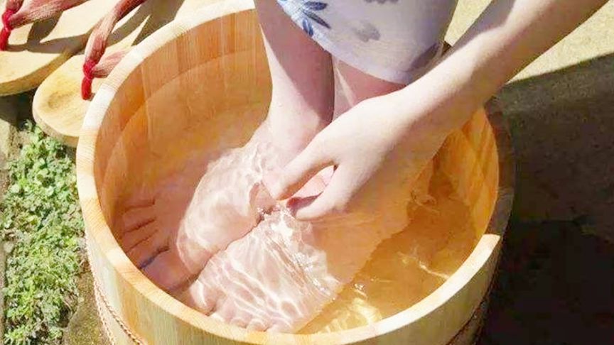 白醋泡脚太好了,农村老奶奶留下的方法就是好,很多家庭都受益