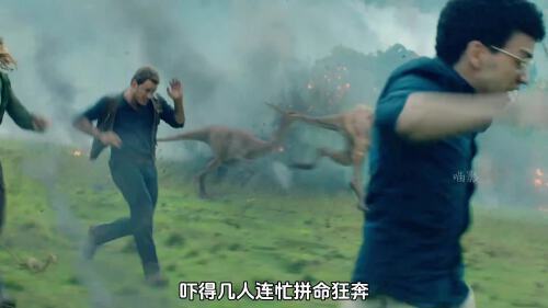 火山爆发,恐龙拼命奔逃《侏罗纪世界2》