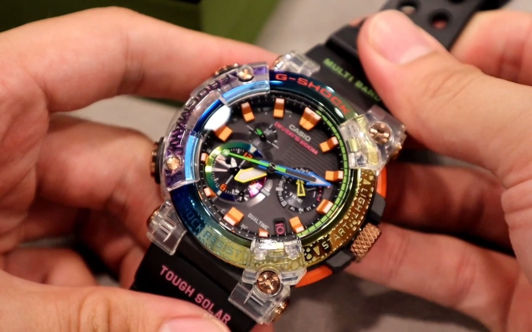 卡西欧Casio G-shock 蛙人碳纤维一体式表壳 金属旋入式表冠,蓝宝石...