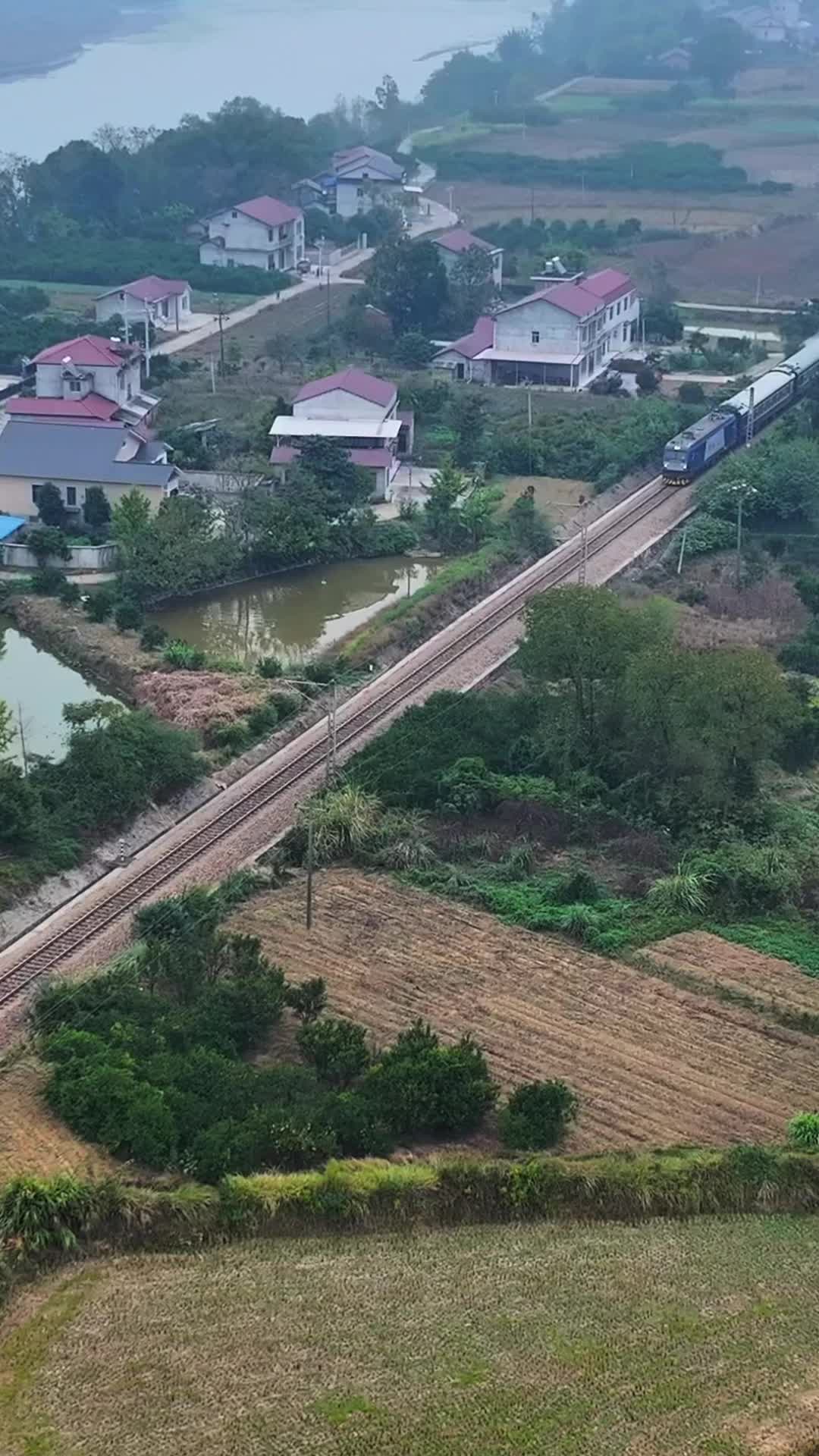 绿皮火车的情怀,是上一代人的怀旧回忆,乘载着一代人的梦想和希望。#...