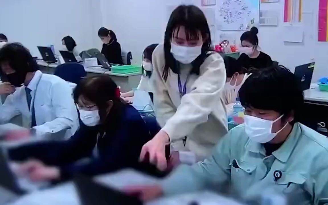 日本确诊数“爆表”!统计图画到天花板上了