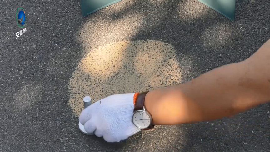 手工铺砂法检测路面构造深度方法 | 微工路试验检测视频