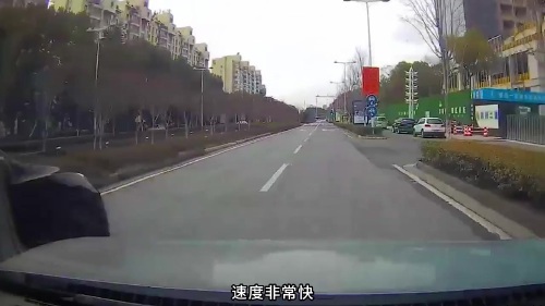 特斯拉超速,直接翻车他趣app交通安全行车安全