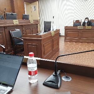 遵纪守法老胡 